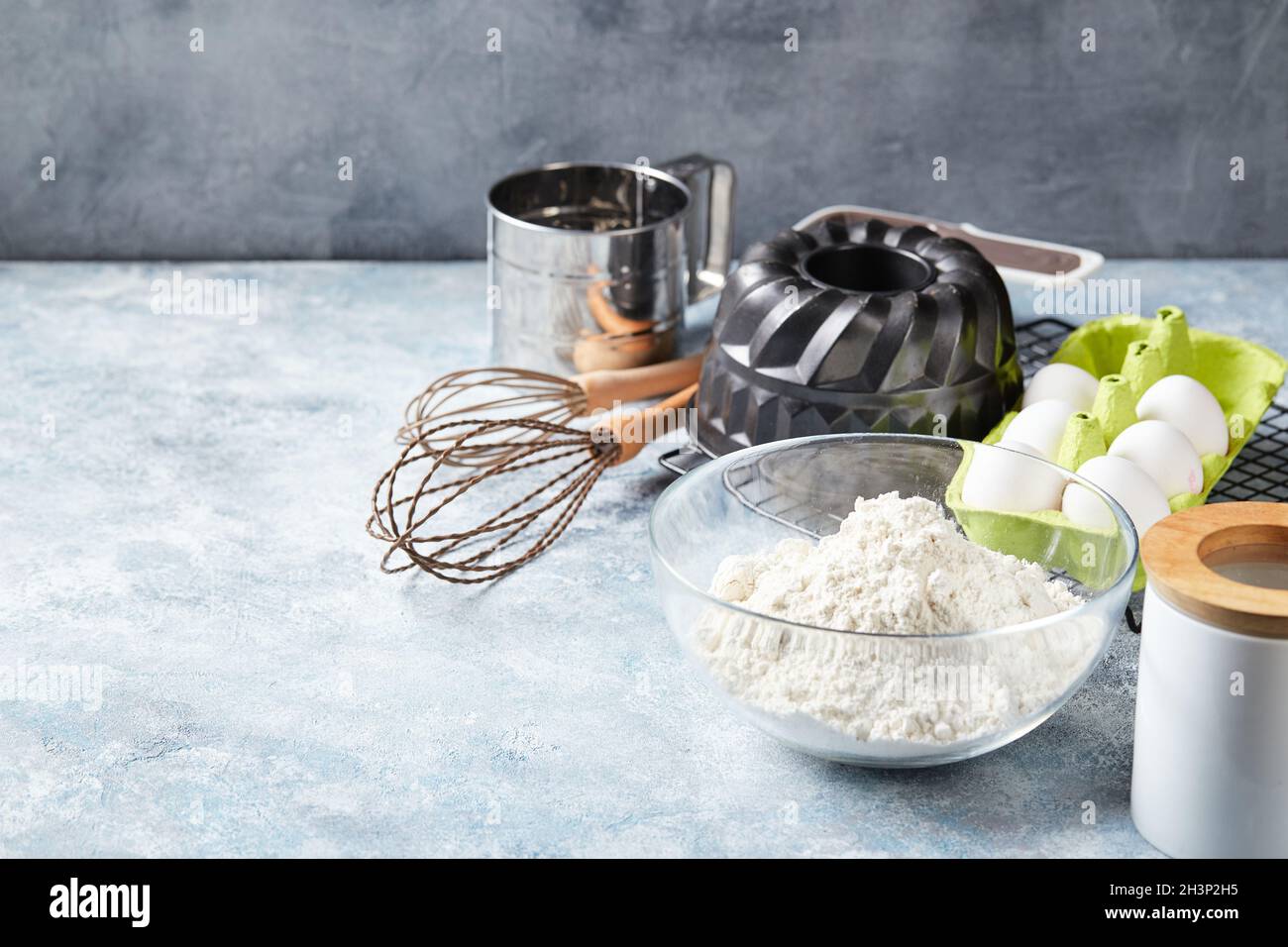 Rolling pin baking dish hi-res stock photography and images - Alamy