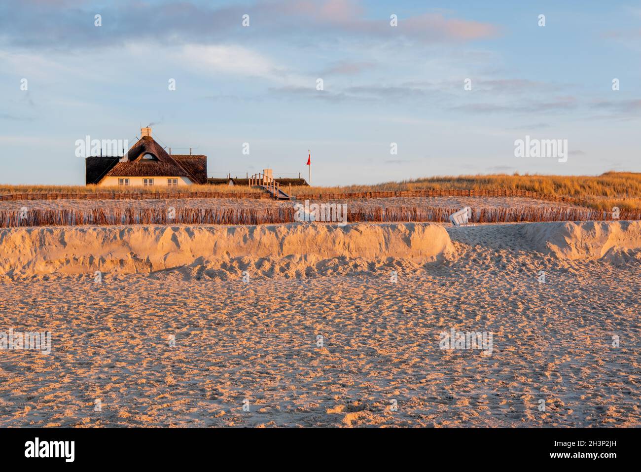 Thatched roof house Stock Photo - Alamy
