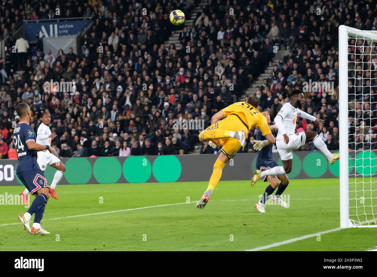 Donnarumma psg hi-res stock photography and images - Alamy