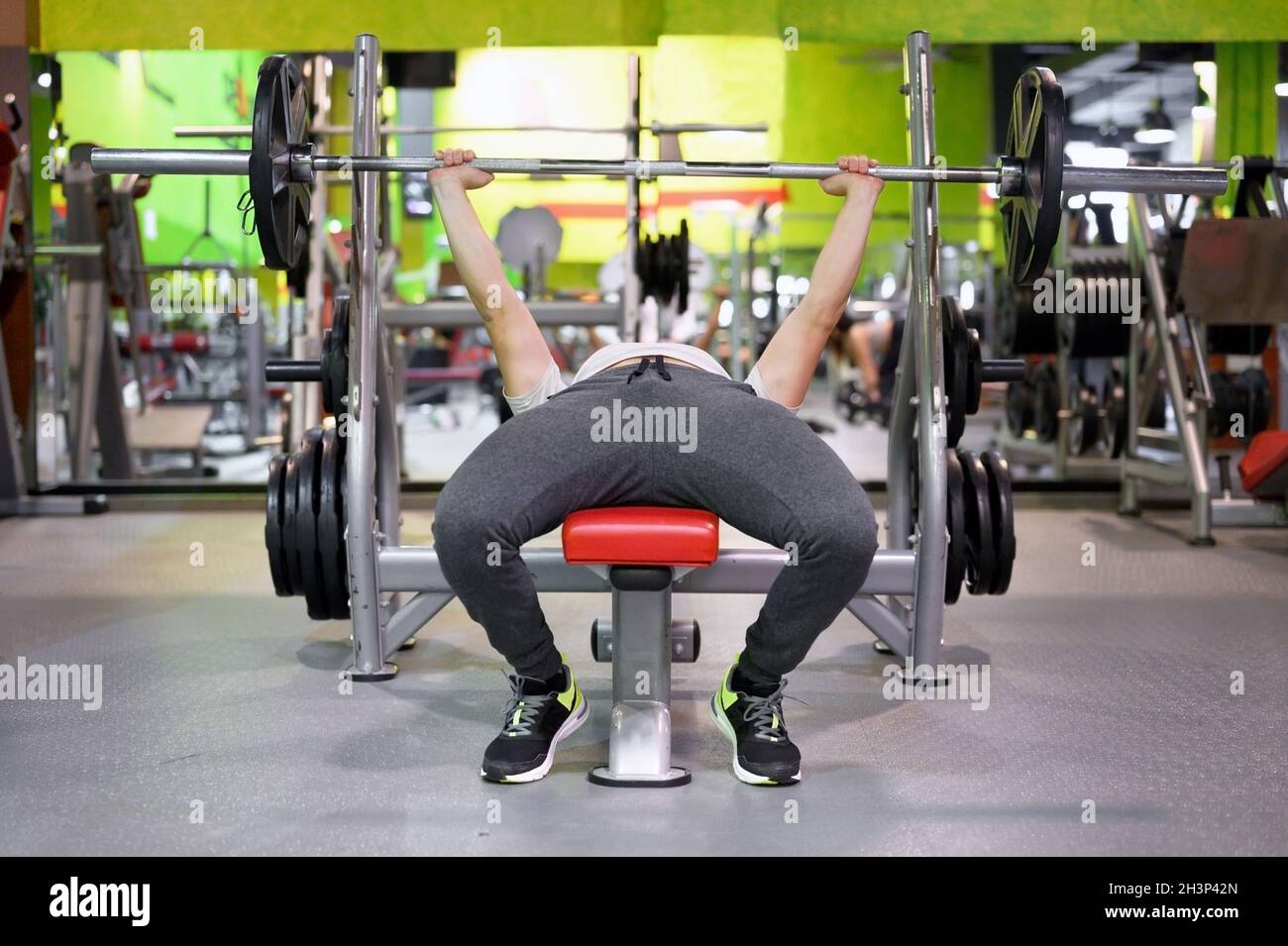 Male bodybuilder doing bench press hi-res stock photography and images ...