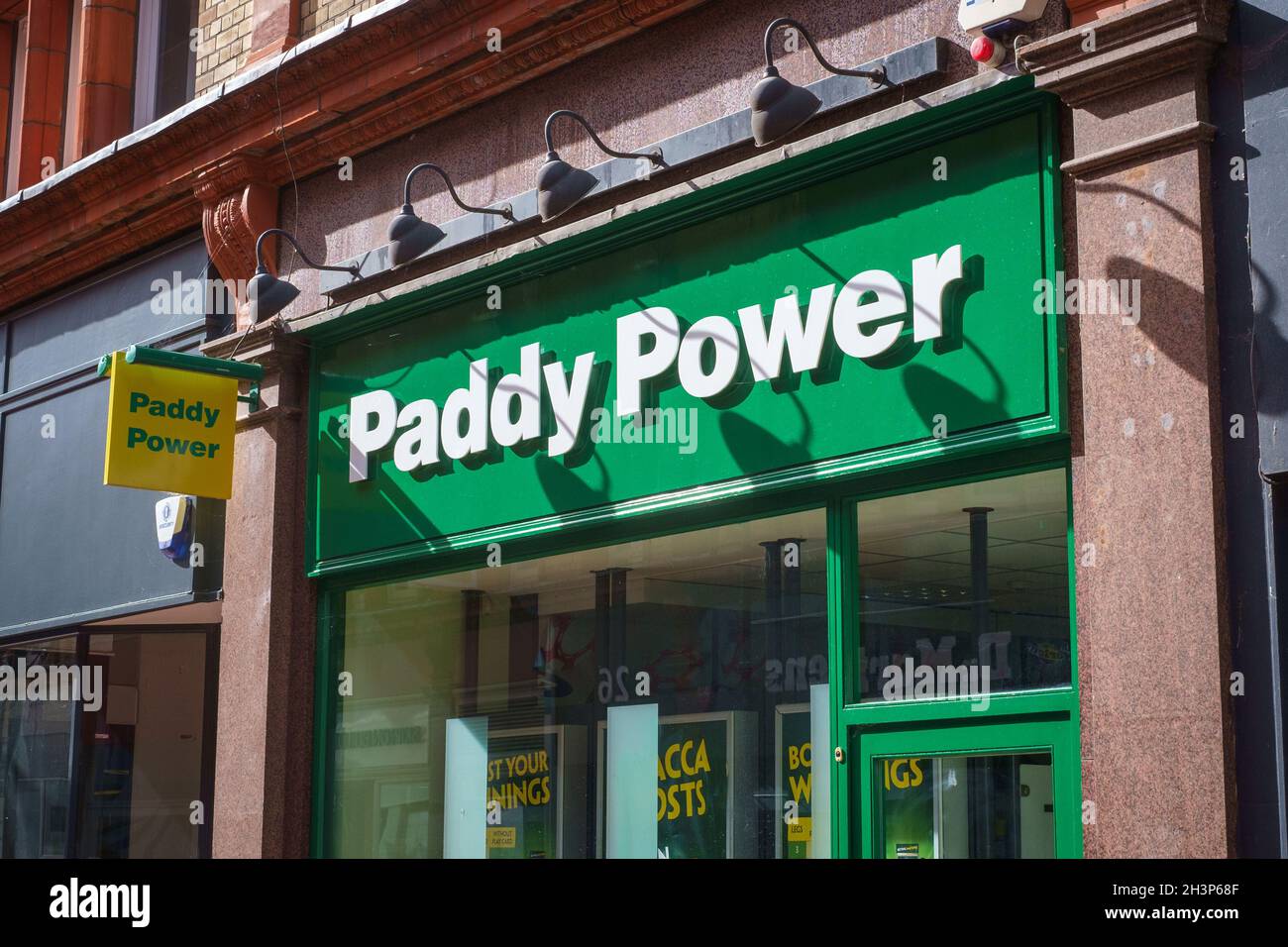 A branch of the Paddy Power betting shops in Reading, Berkshire Stock ...