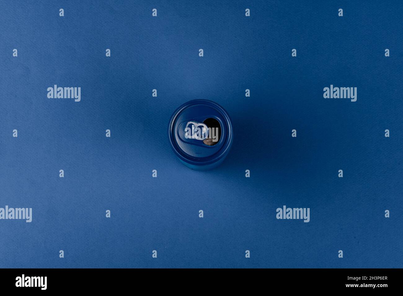Aluminum can on classic blue background, top view Stock Photo - Alamy