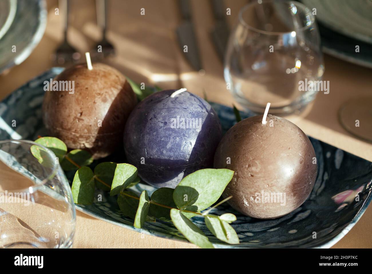 Round candles beautiful table hi-res stock photography and images - Alamy