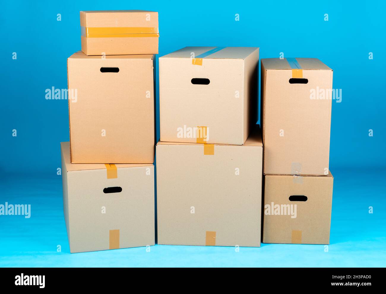 Blue cargo ship boxes delivery hi-res stock photography and images - Alamy