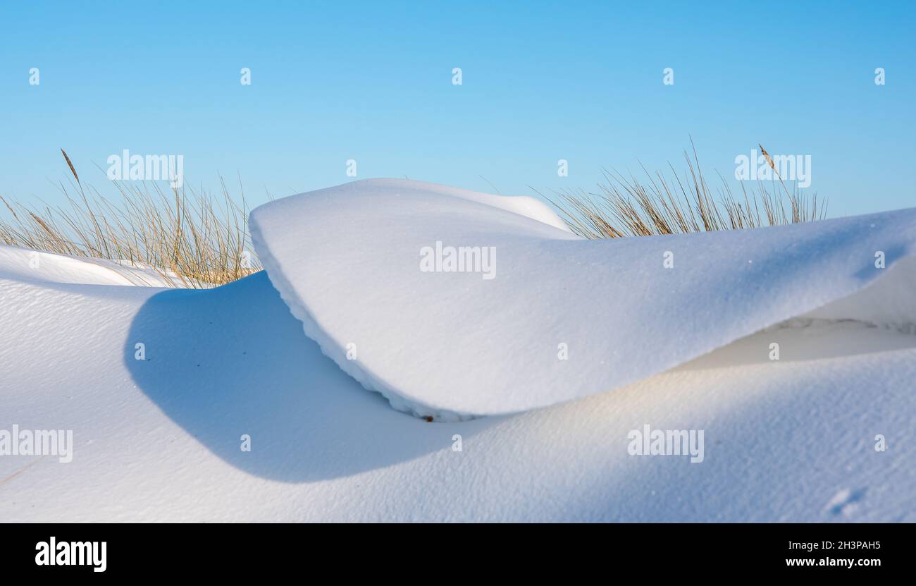 Snow particles hi-res stock photography and images - Alamy