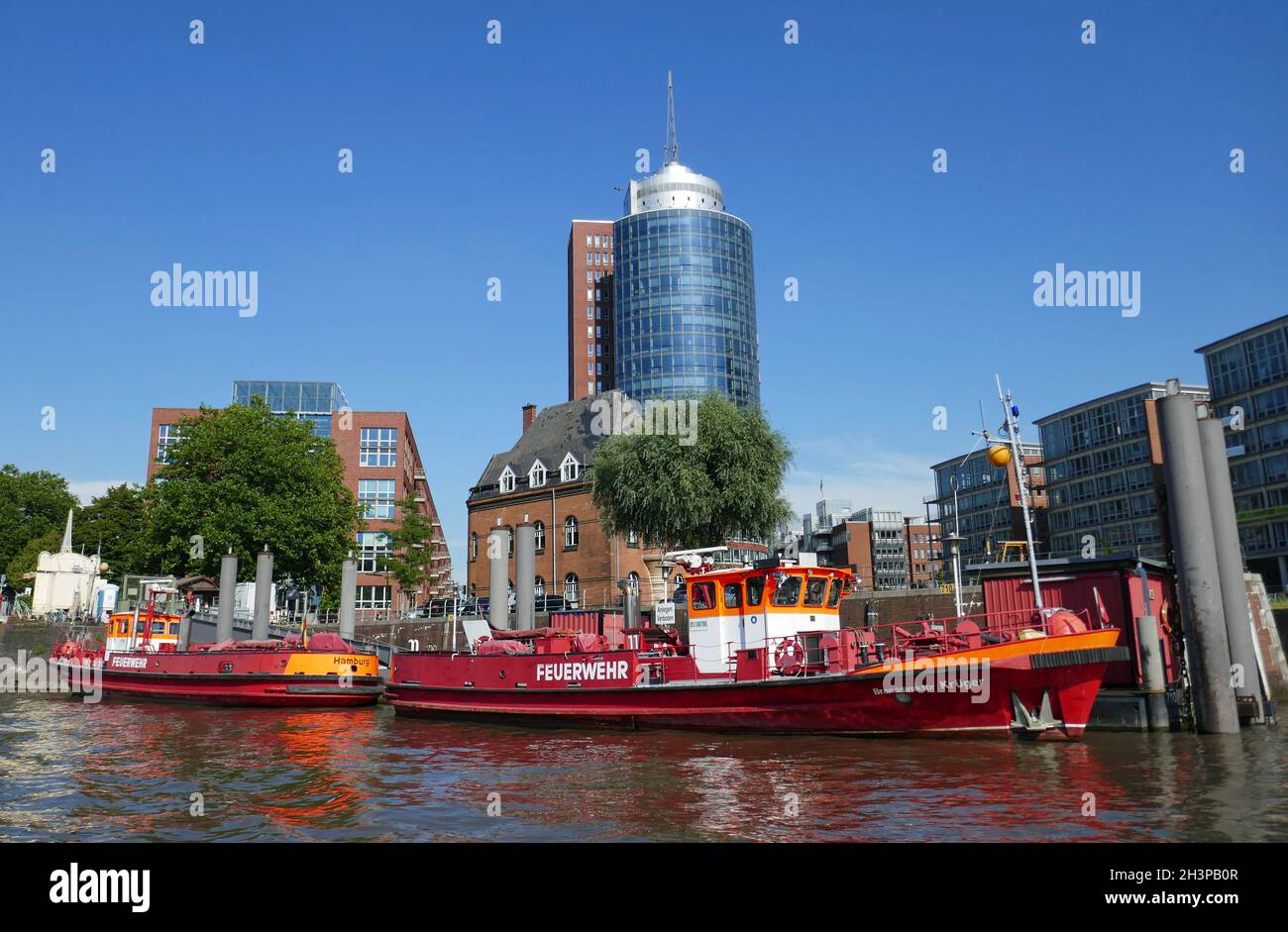 Fire boat of the Hamburg fire brigade Stock Photo - Alamy