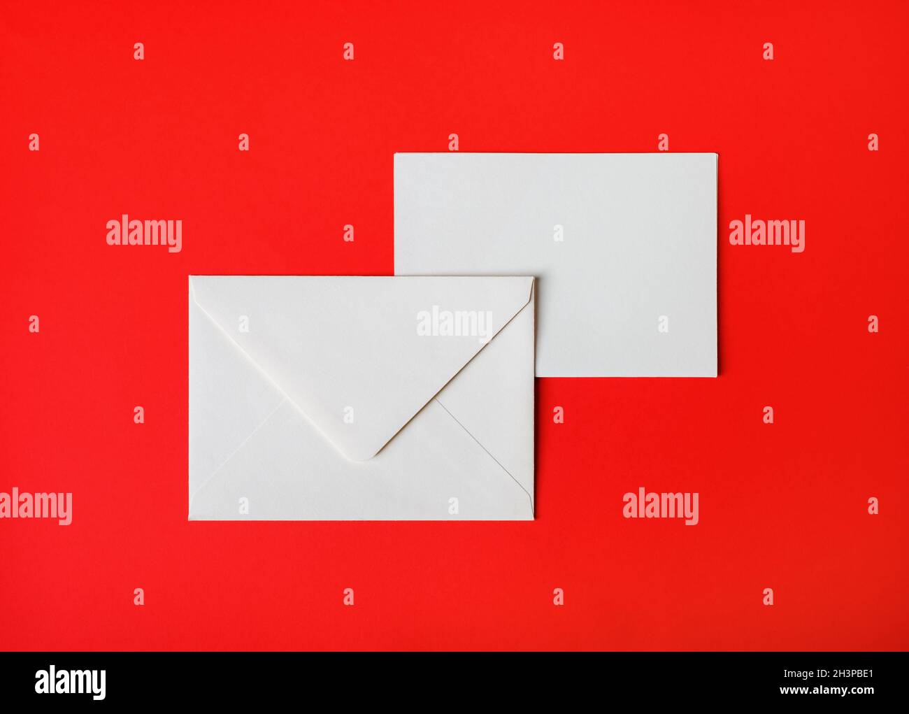 Red envelopes blank letter hi-res stock photography and images - Alamy
