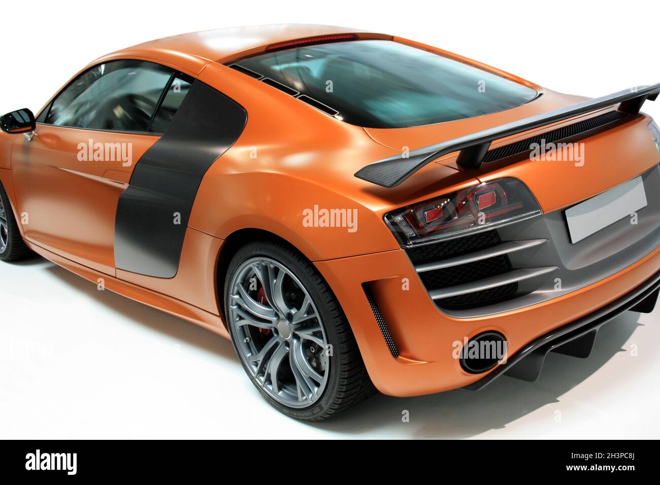 Orange racing car hi-res stock photography and images - Alamy