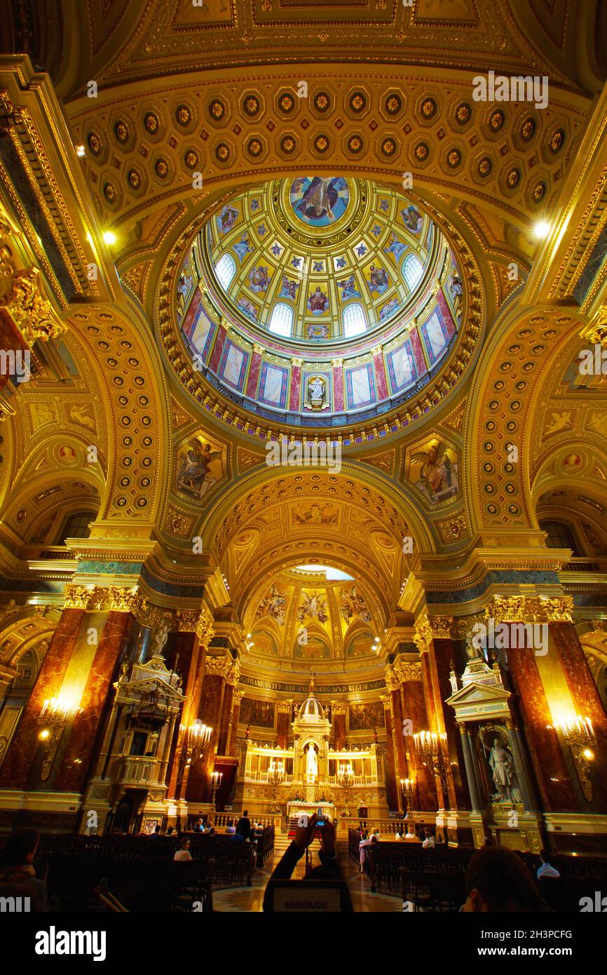 Clock st stephens basilica hi-res stock photography and images - Alamy
