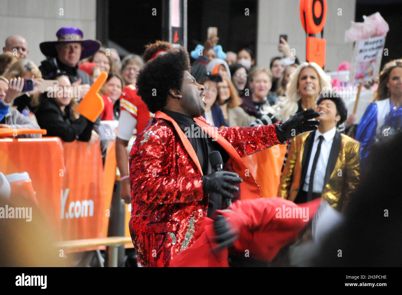 New York City, USA. 29th Oct, 2021. Al Roker, dressed as The Weeknd ...
