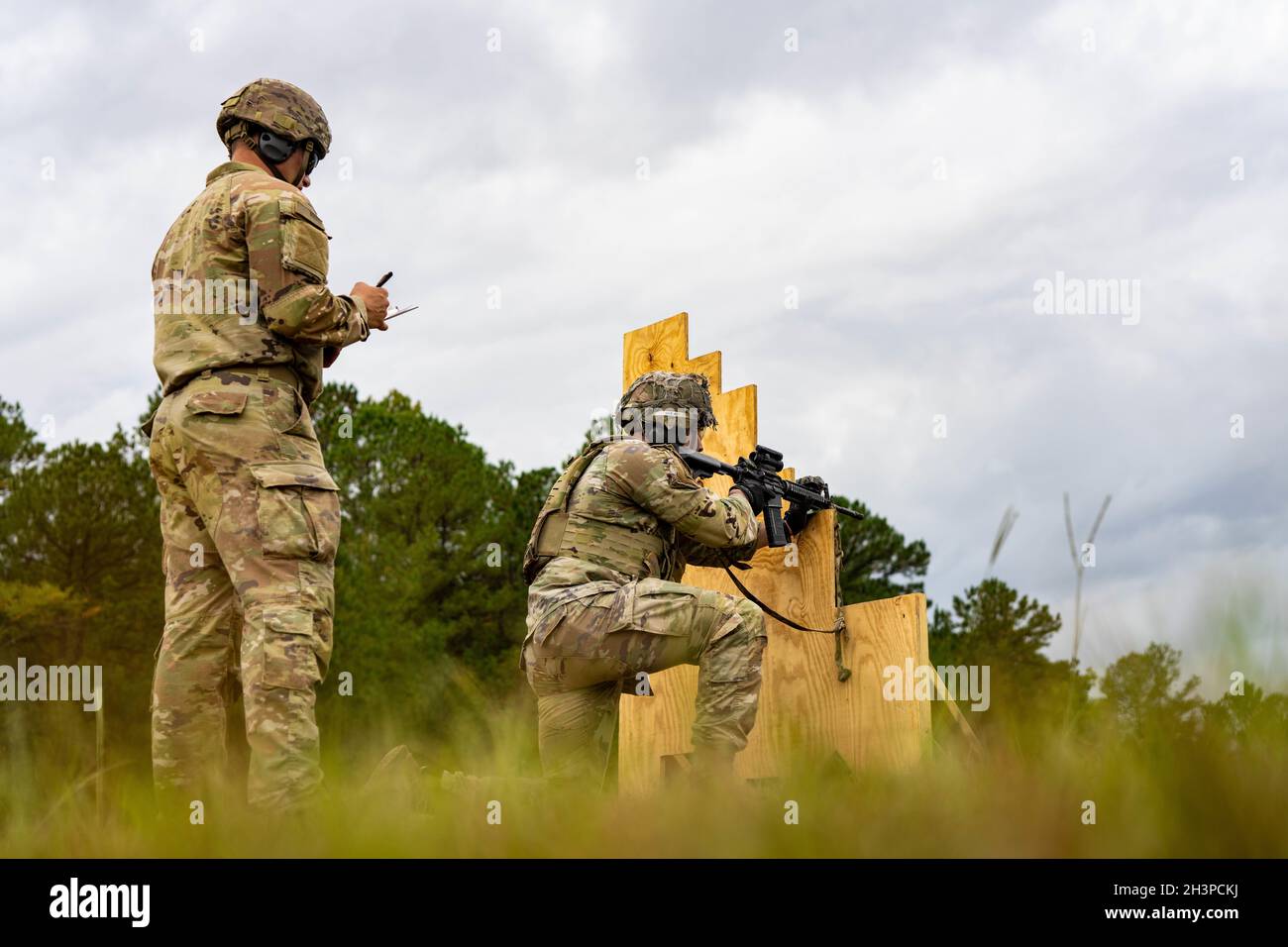 Paratroopers assigned to the 82nd Airborne Division partcipate in a ...