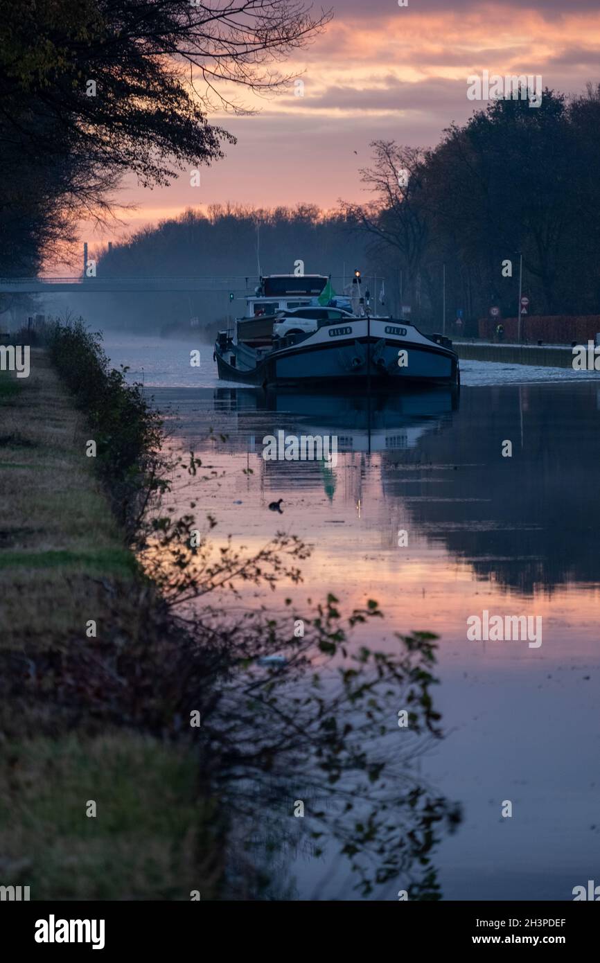 Container ship morning hi-res stock photography and images - Alamy