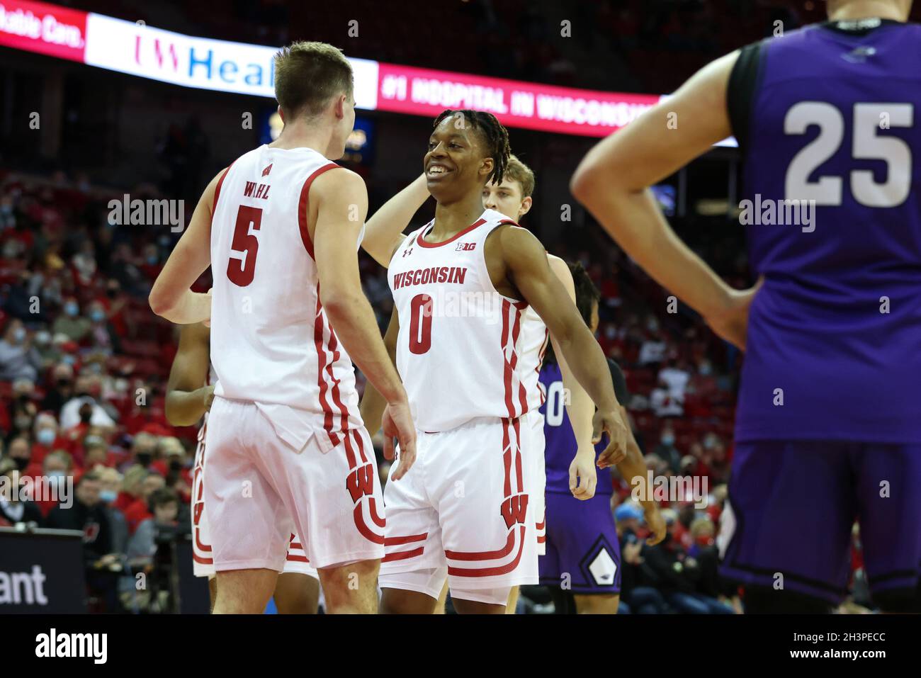 Madison, WI, USA. 29th Oct, 2021. Wisconsin Badgers guard Jahcobi Neath ...