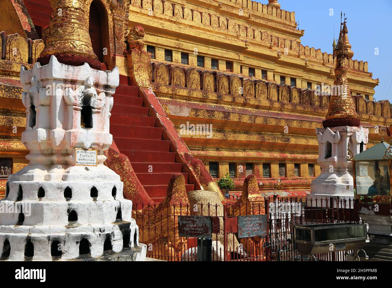 Shwezigon pagode hi-res stock photography and images - Alamy