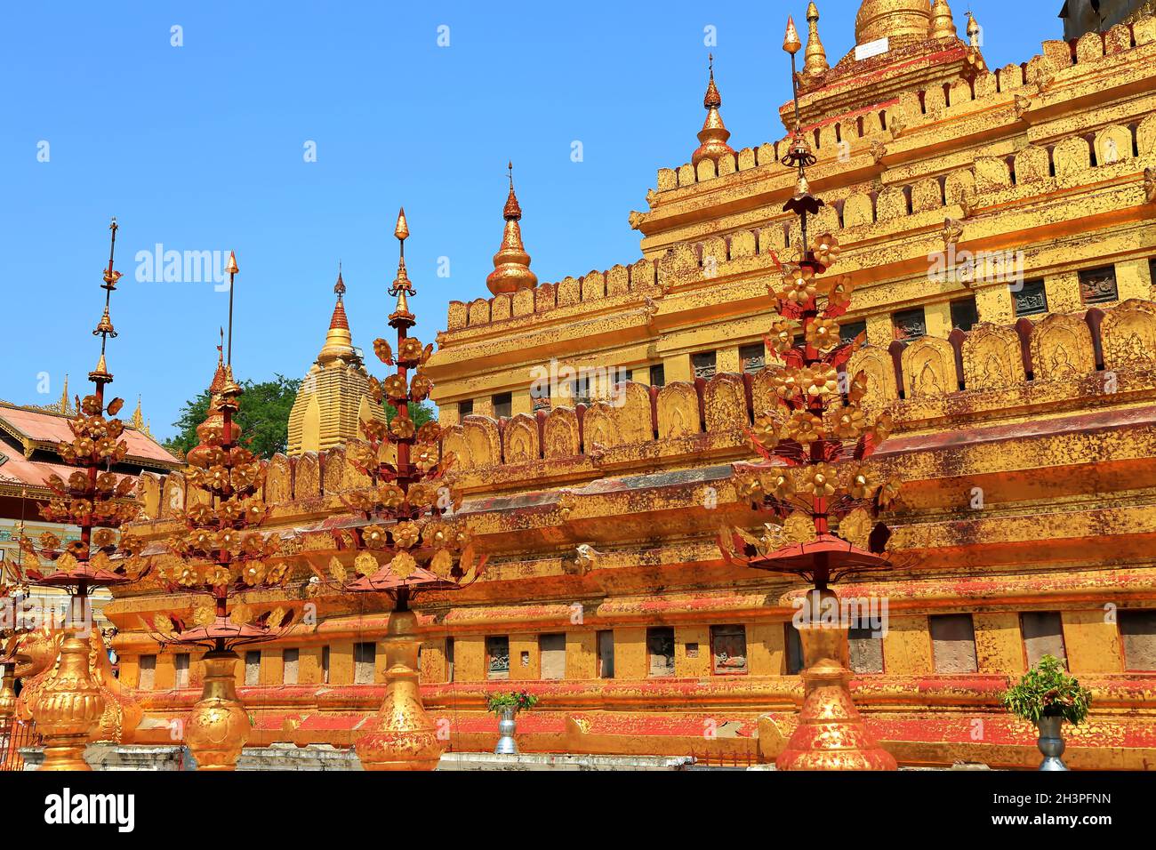 Shwezigon pagode hi-res stock photography and images - Alamy