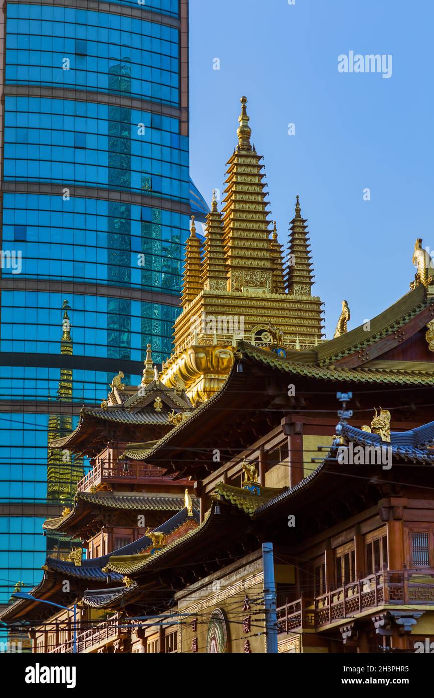 Jing An temple - Shanghai China Stock Photo - Alamy