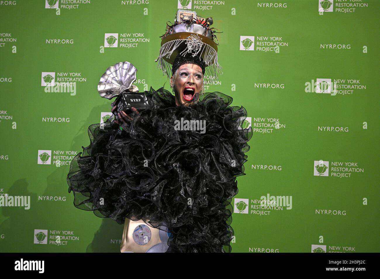 New York, USA. 29th Oct, 2021. Jon Recor attends the Bette Midler's ...