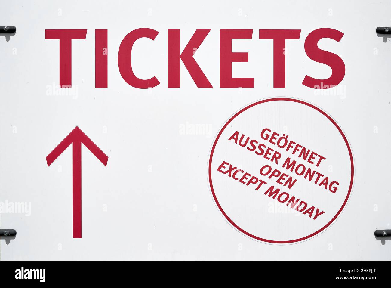 Entrance sign with arrow hi-res stock photography and images - Alamy