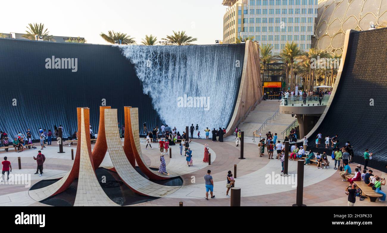 Expo 2020 water feature visitors hi-res stock photography and images ...