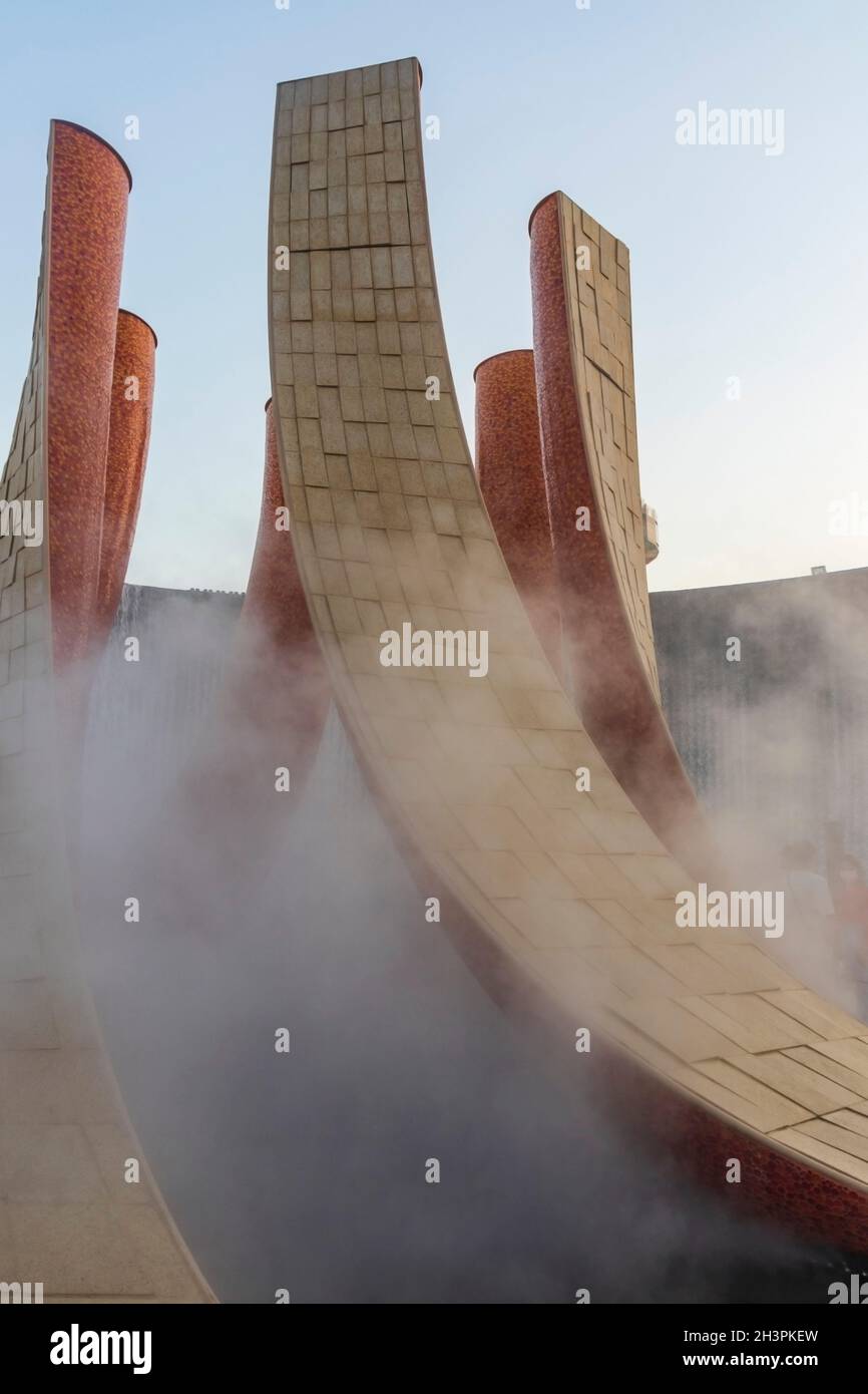 Shot abstract outdoors installation hi-res stock photography and images ...