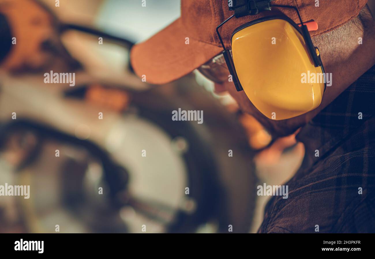 Caucasian Construction Worker in His 40s Wearing Noise Cancellation ...