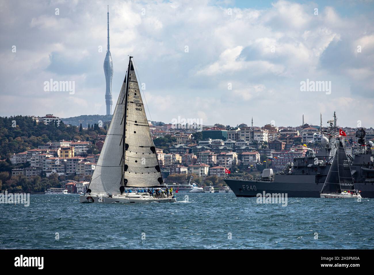 Istanbul, Turkey. 29th Oct, 2021. People compete with their sailboats ...