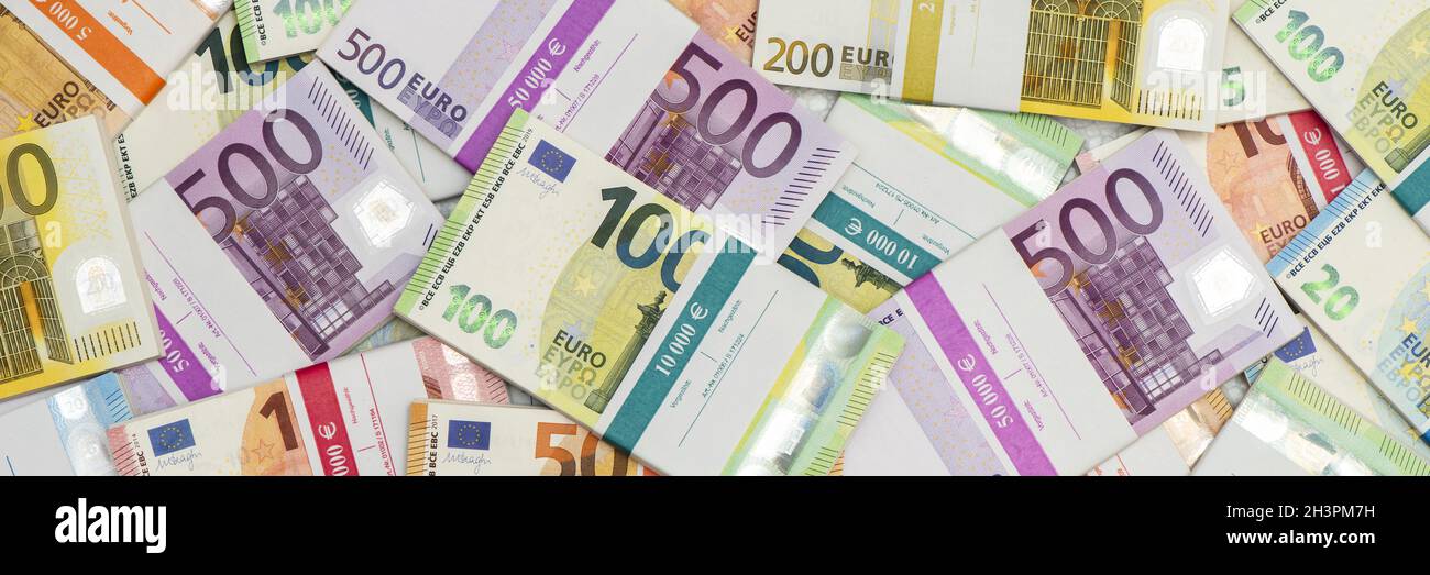 Income trend table hi-res stock photography and images - Alamy