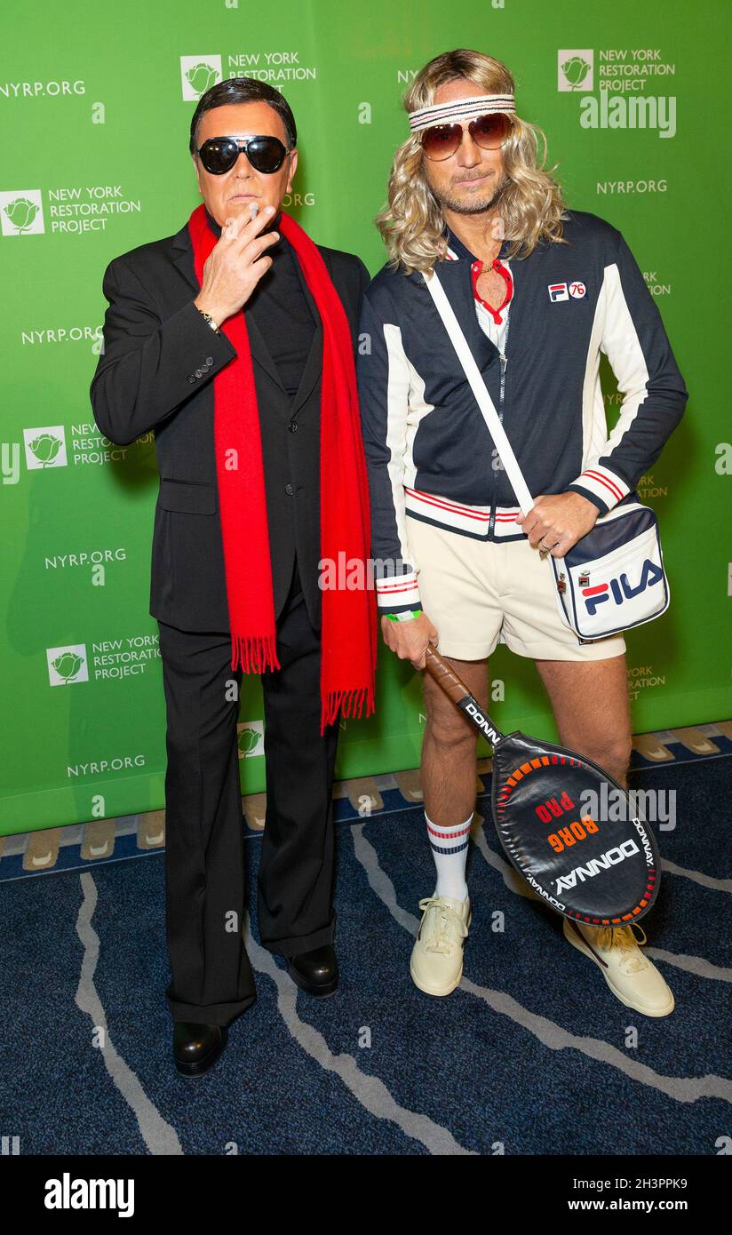 New York, USA. 29th Oct, 2021. Michael Kors and Lance LePere attend New ...