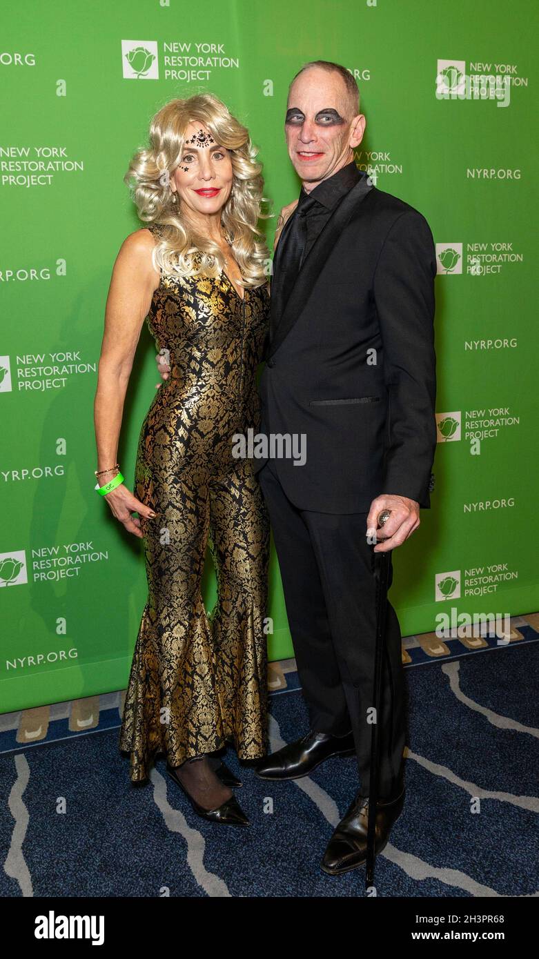 New York, USA. 29th Oct, 2021. Madelyn Wils and Steven Wils attend New ...