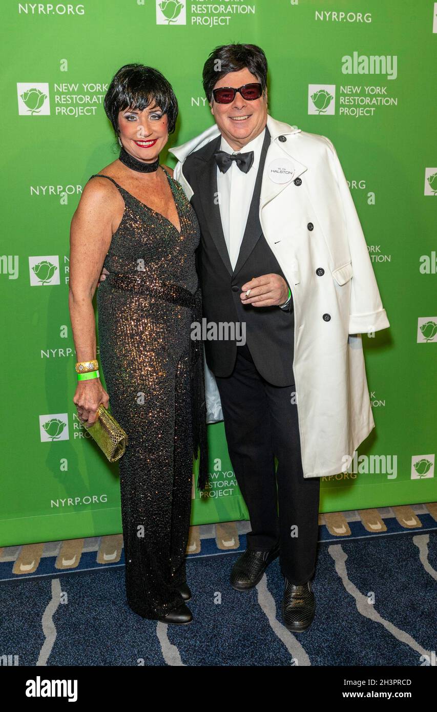 New York, USA. 29th Oct, 2021. Donna Soloway and Richard Soloway attend ...