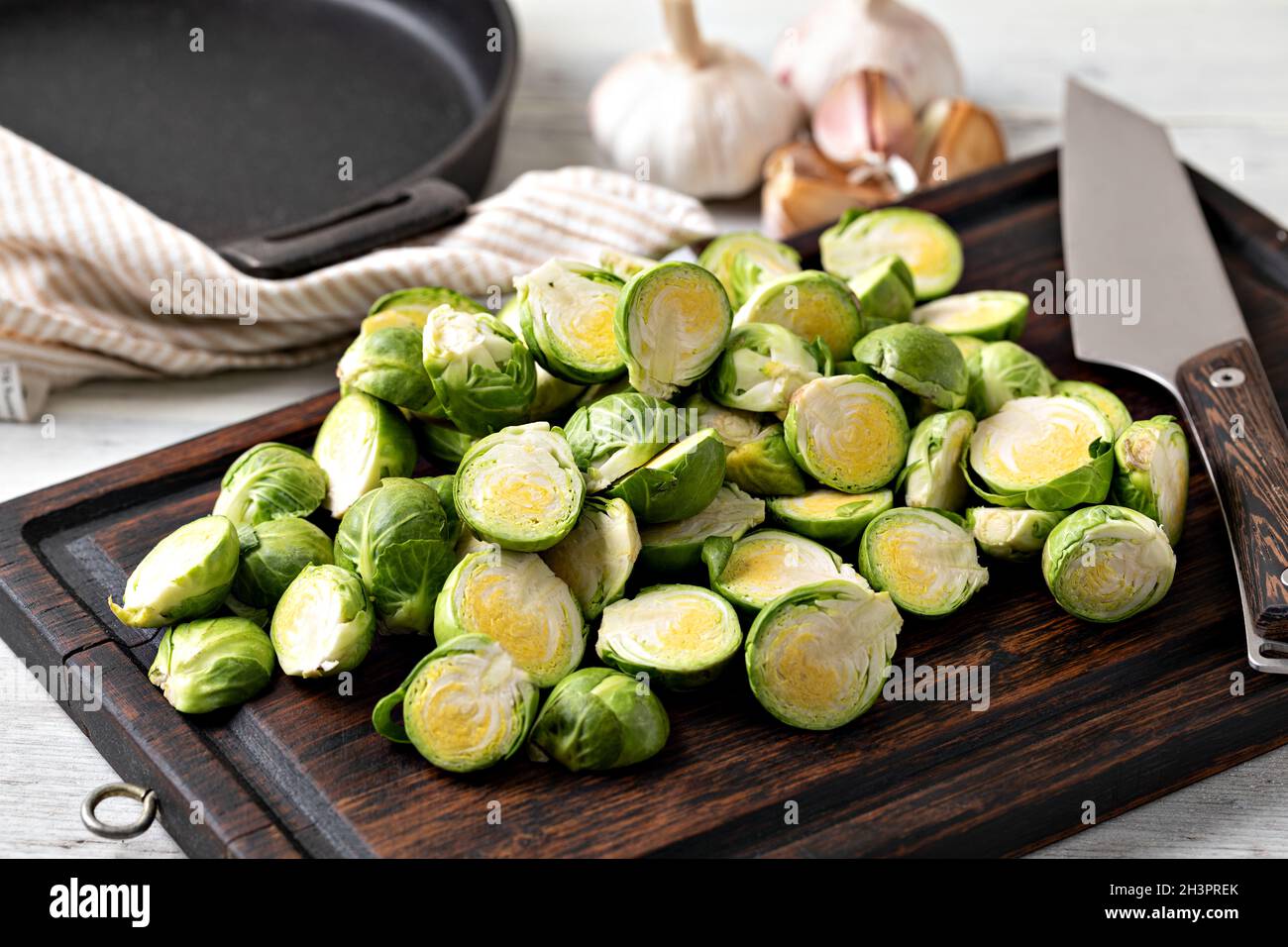 Cutting brussels sprouts hi-res stock photography and images - Alamy