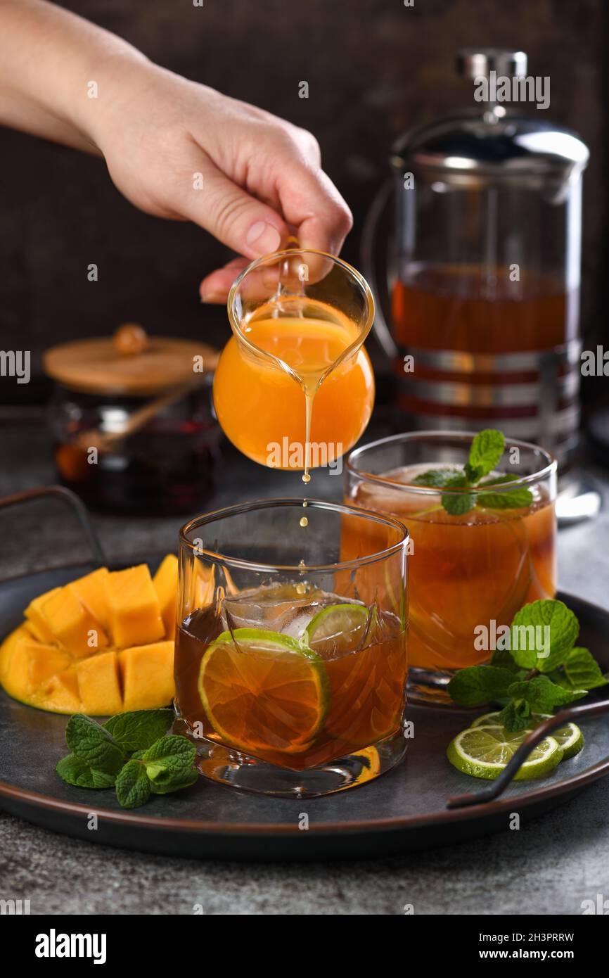 Mango Iced Tea Stock Photo - Alamy