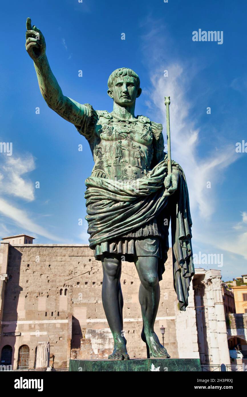 Statue of julius caesar in rome hi-res stock photography and images - Alamy