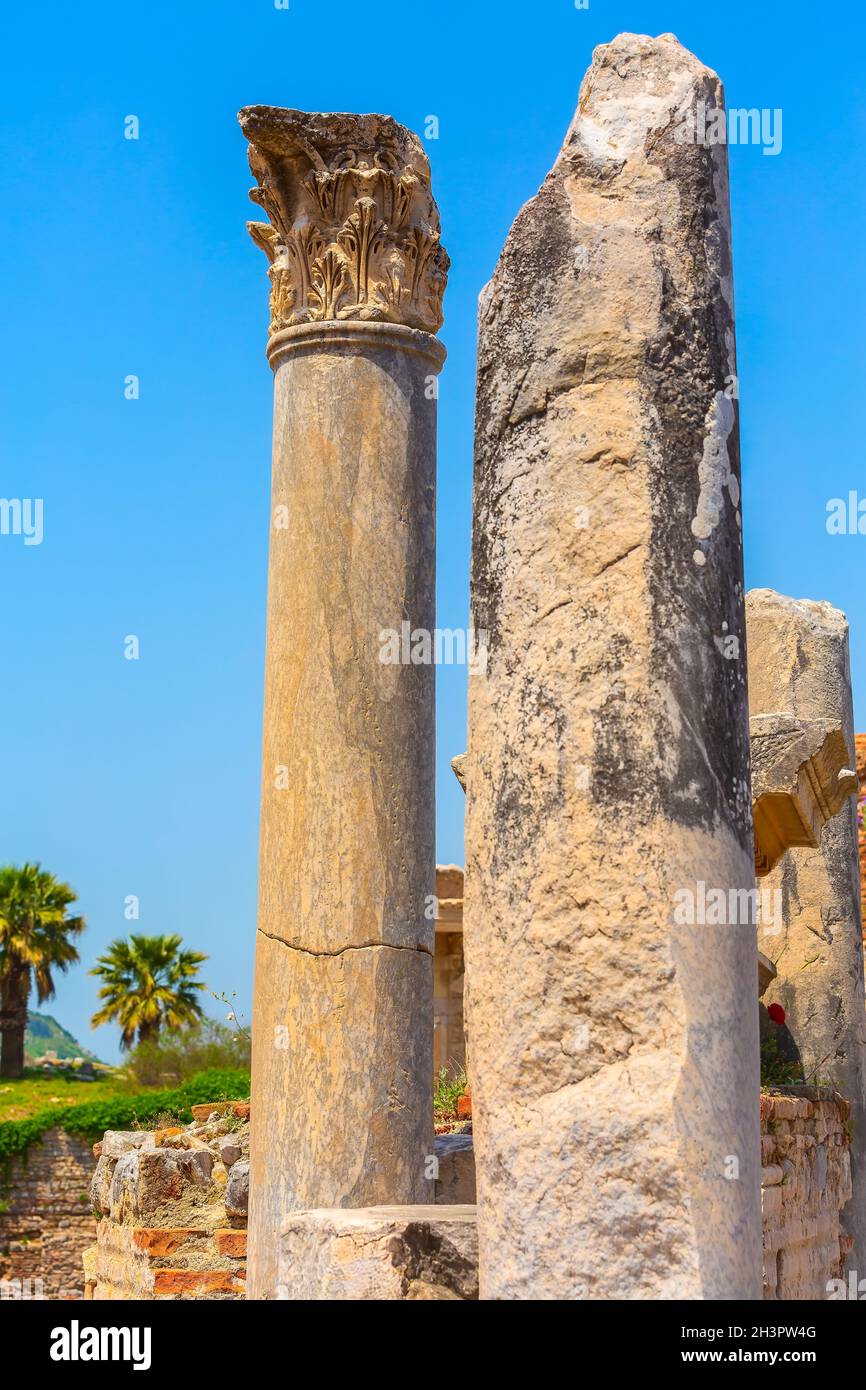 Column ruins hi-res stock photography and images - Alamy