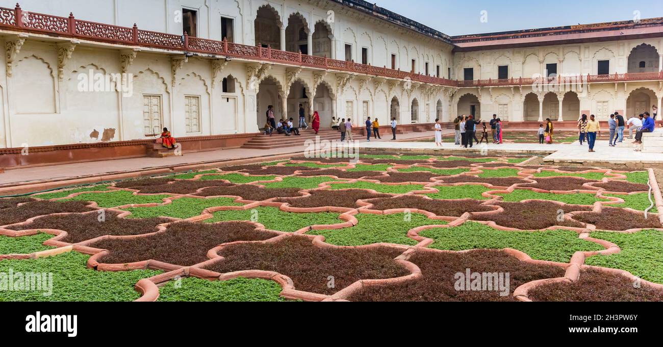 Panorama of the garden design at the courtyard of the Red Fort in Agra ...