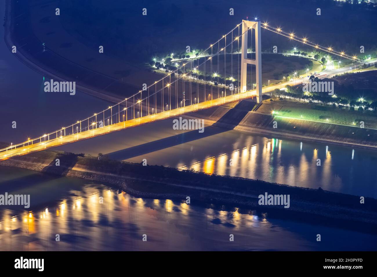 View east river bridge hi-res stock photography and images - Alamy