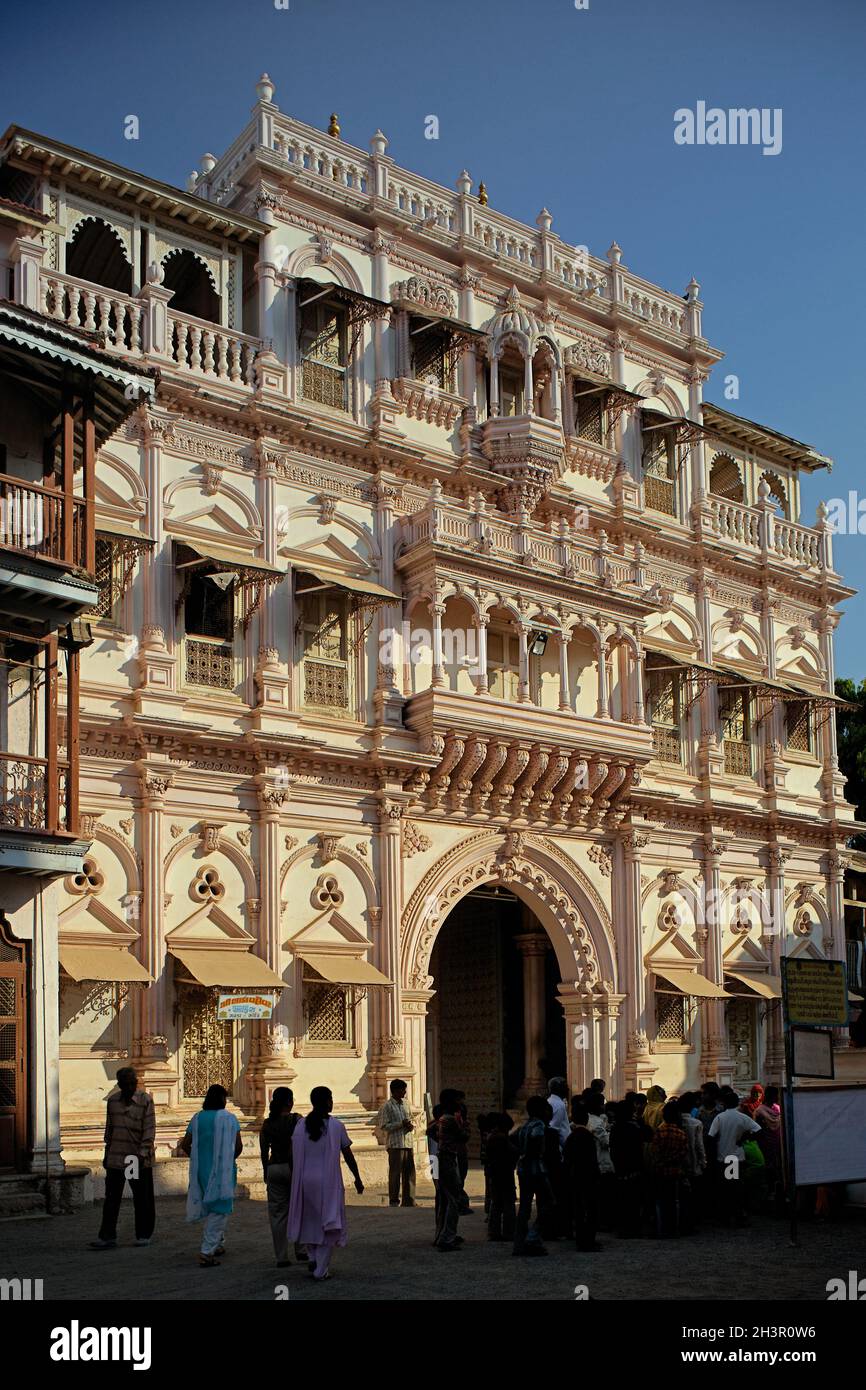 01 03 2009 Decorative Entrance Gate Of Old Shri Swaminarayan Mandirthis ...