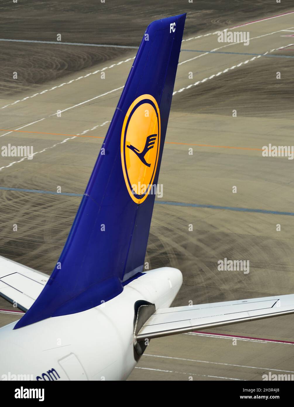 Lufthansa Tail High Resolution Stock Photography and Images - Alamy