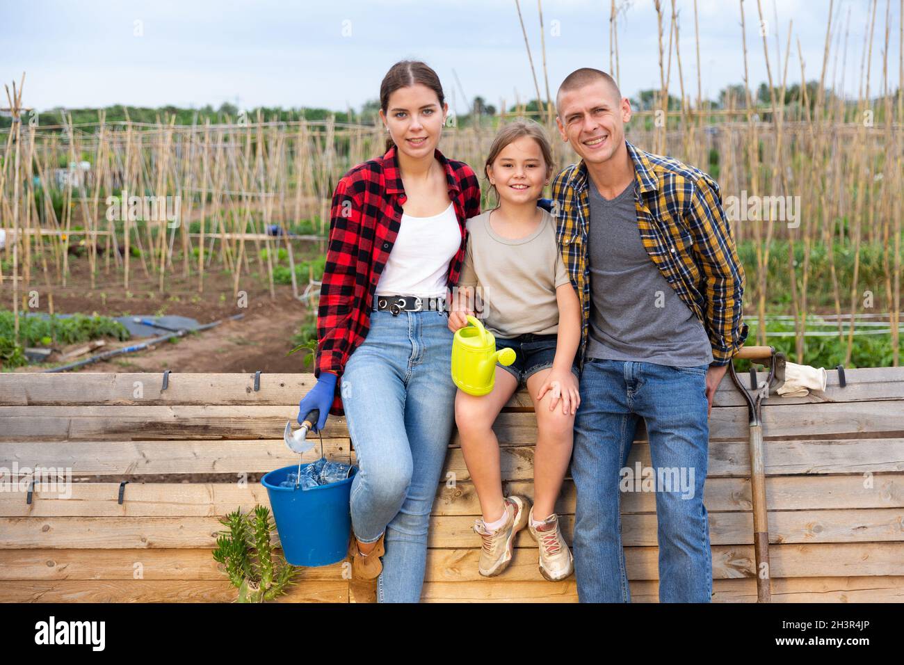 French cottage family hi-res stock photography and images - Alamy