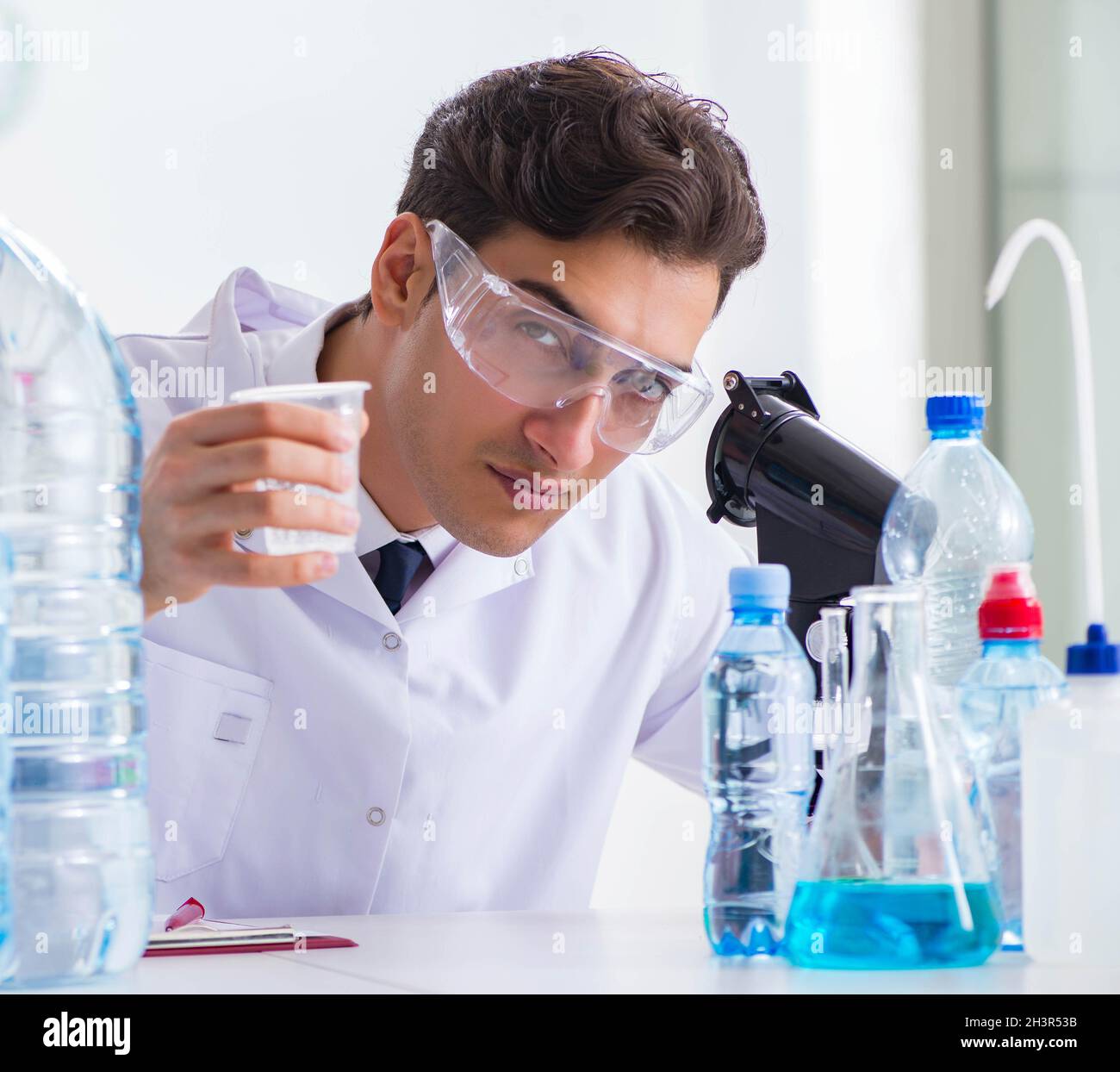 Lab assistant testing water quality Stock Photo - Alamy