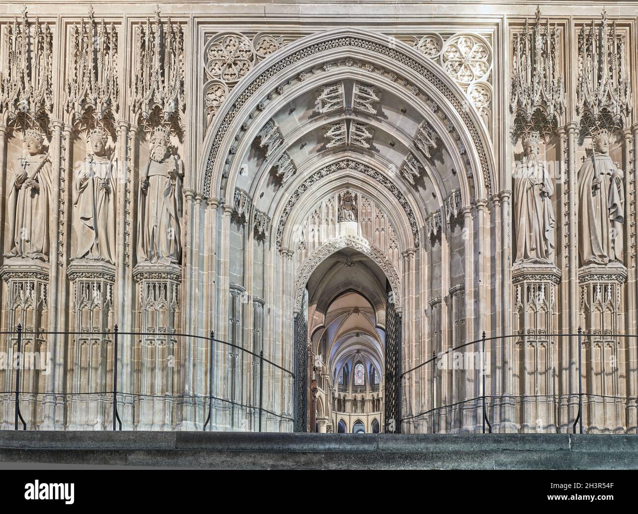 Stone choir (rood) screen, with statues of english kings, at Canterbury ...