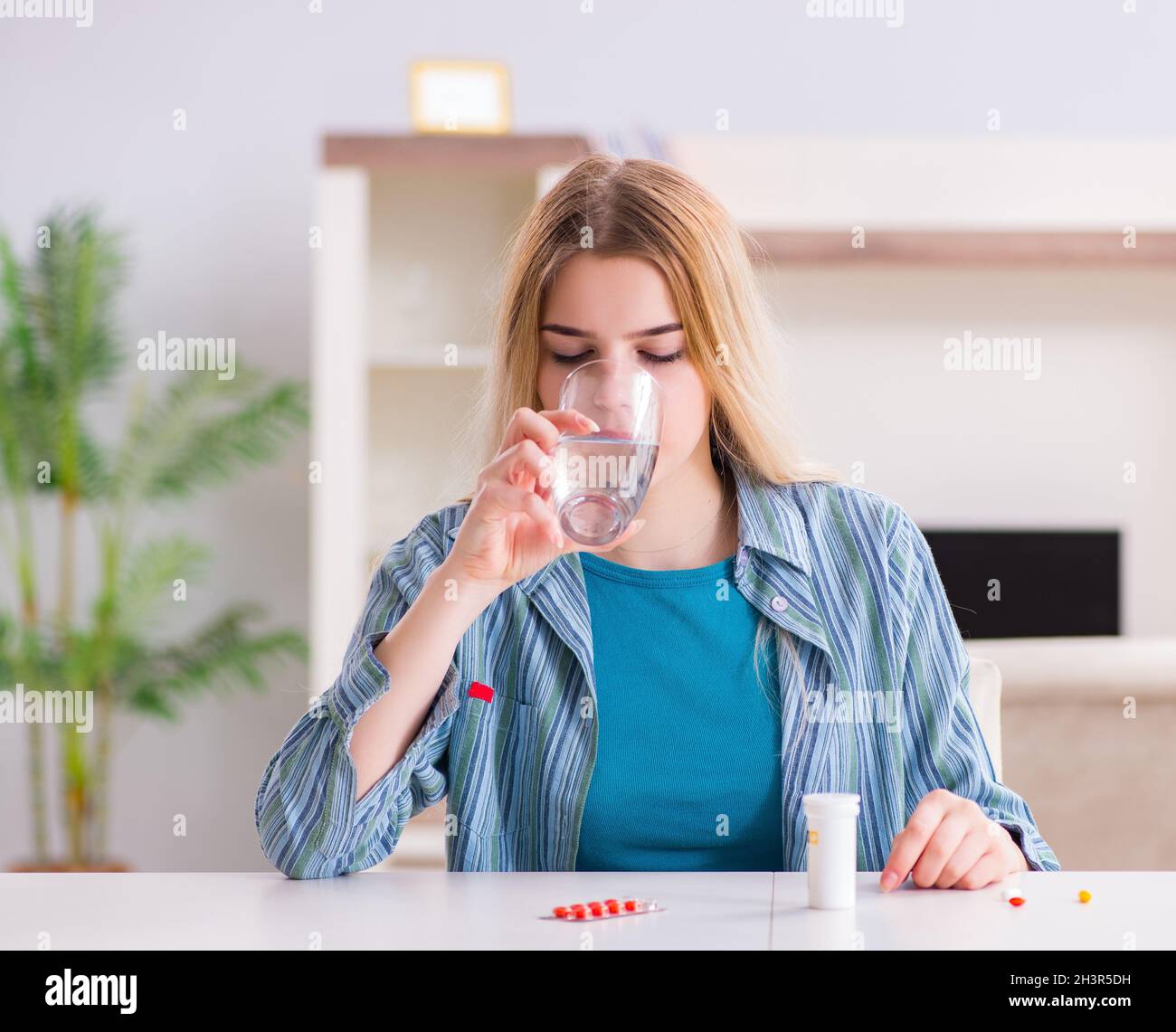 Depression taking tablets hi-res stock photography and images - Alamy