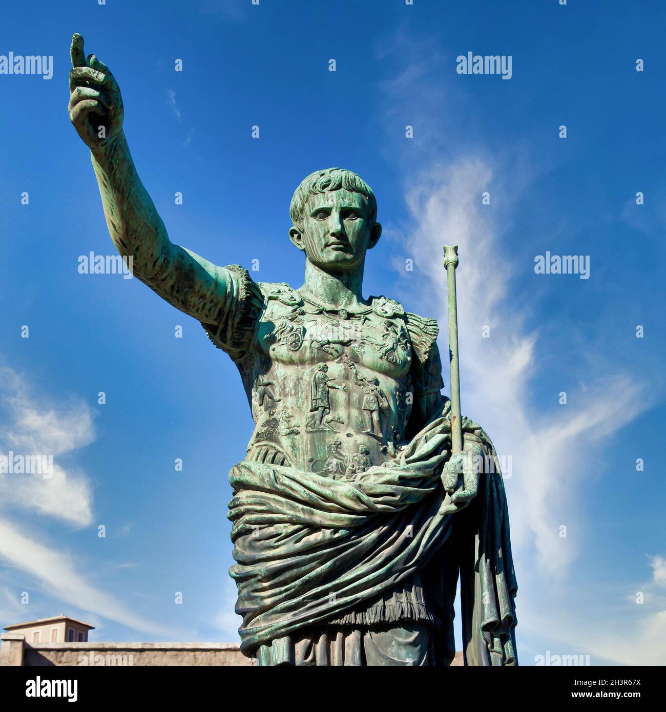 Caesar statue rome hi-res stock photography and images - Alamy