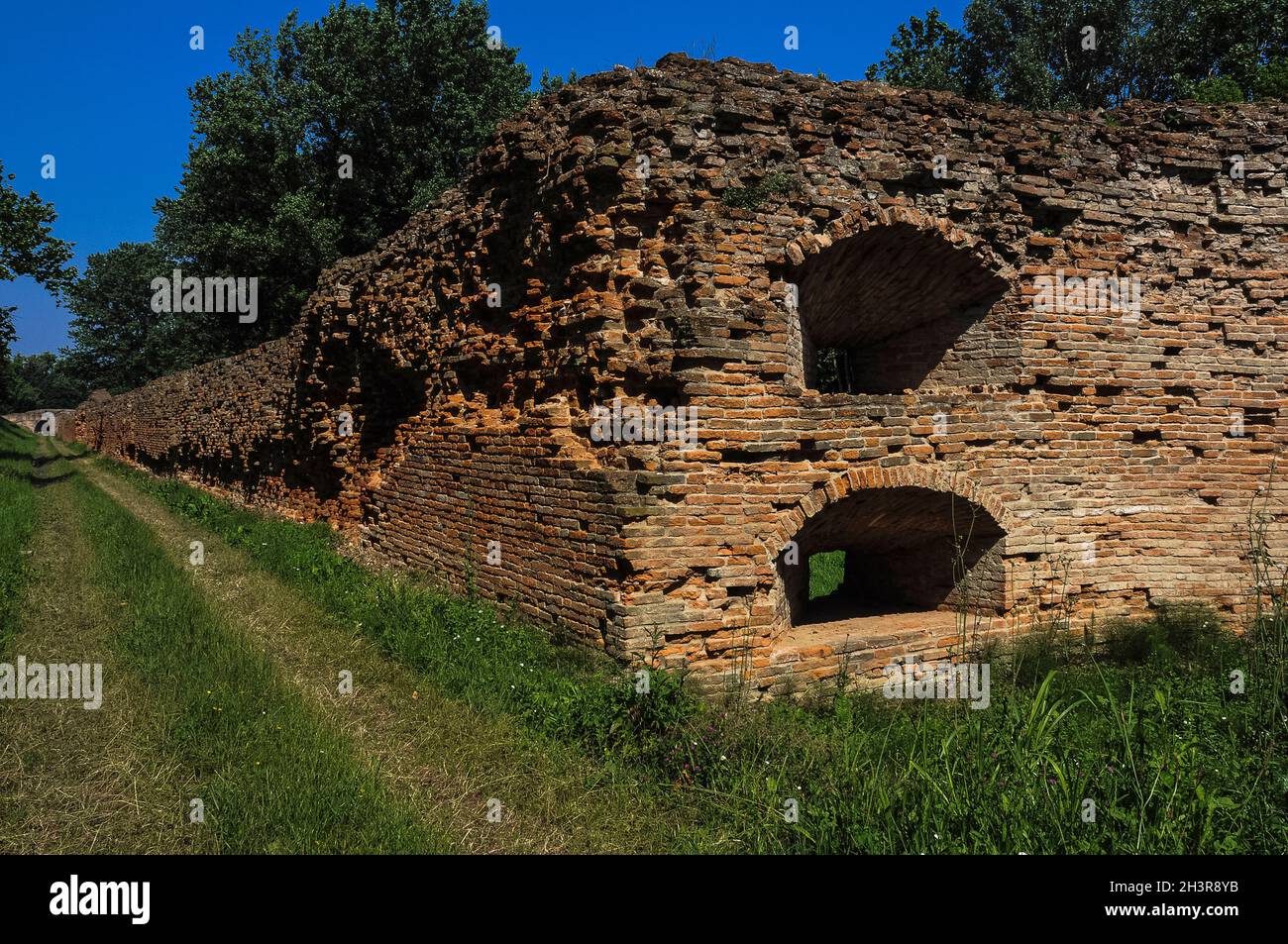 Ancient fortifications in perspective: the historic city walls ...