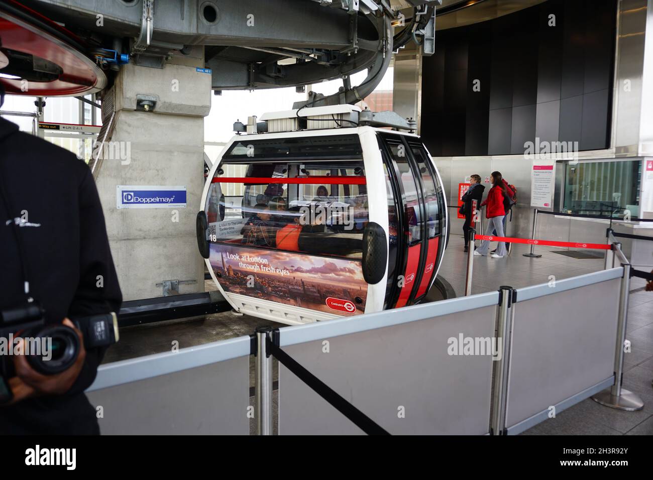 Emirates cableway hi-res stock photography and images - Alamy
