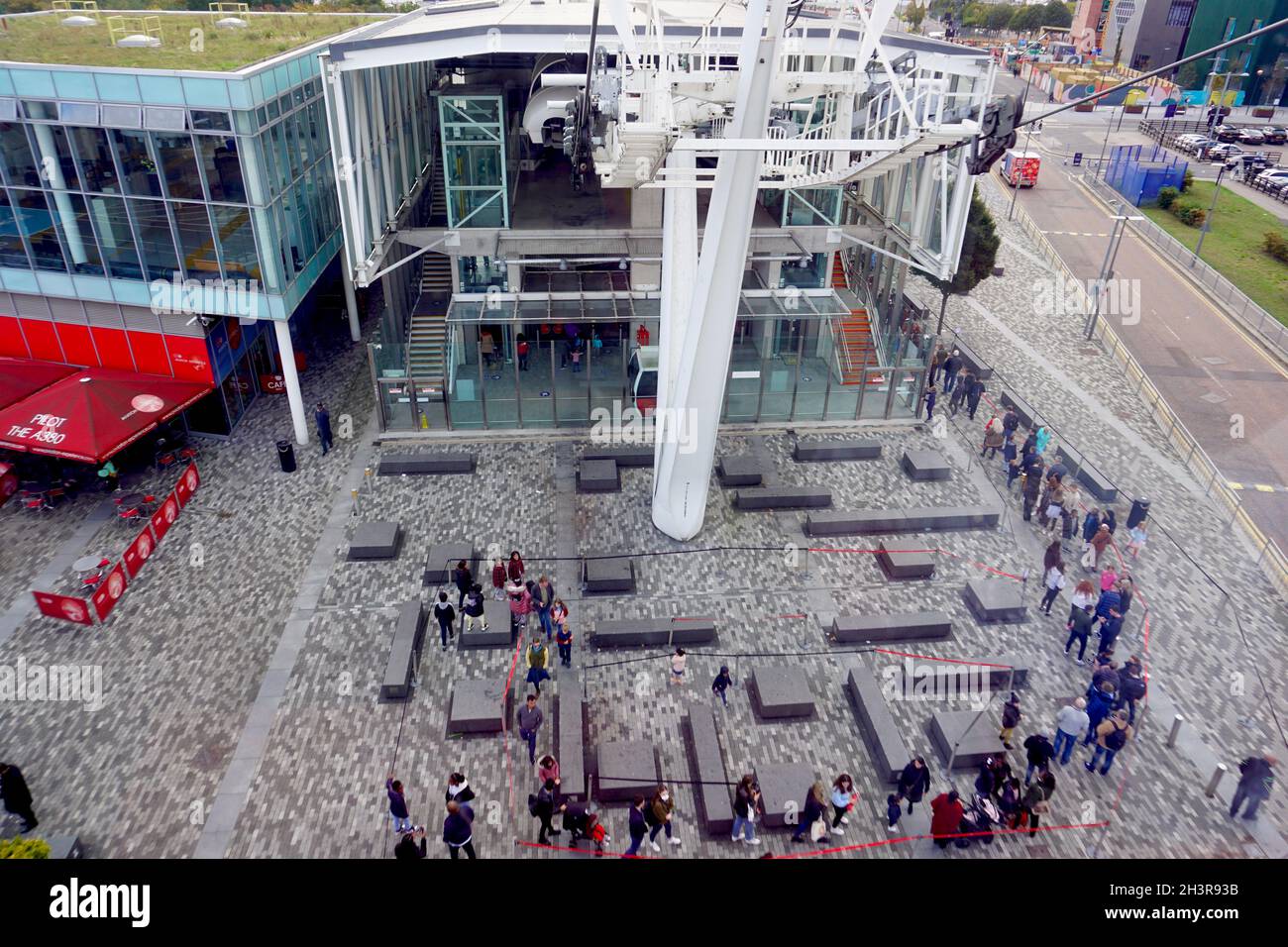 Emirates london cableway hi-res stock photography and images - Alamy