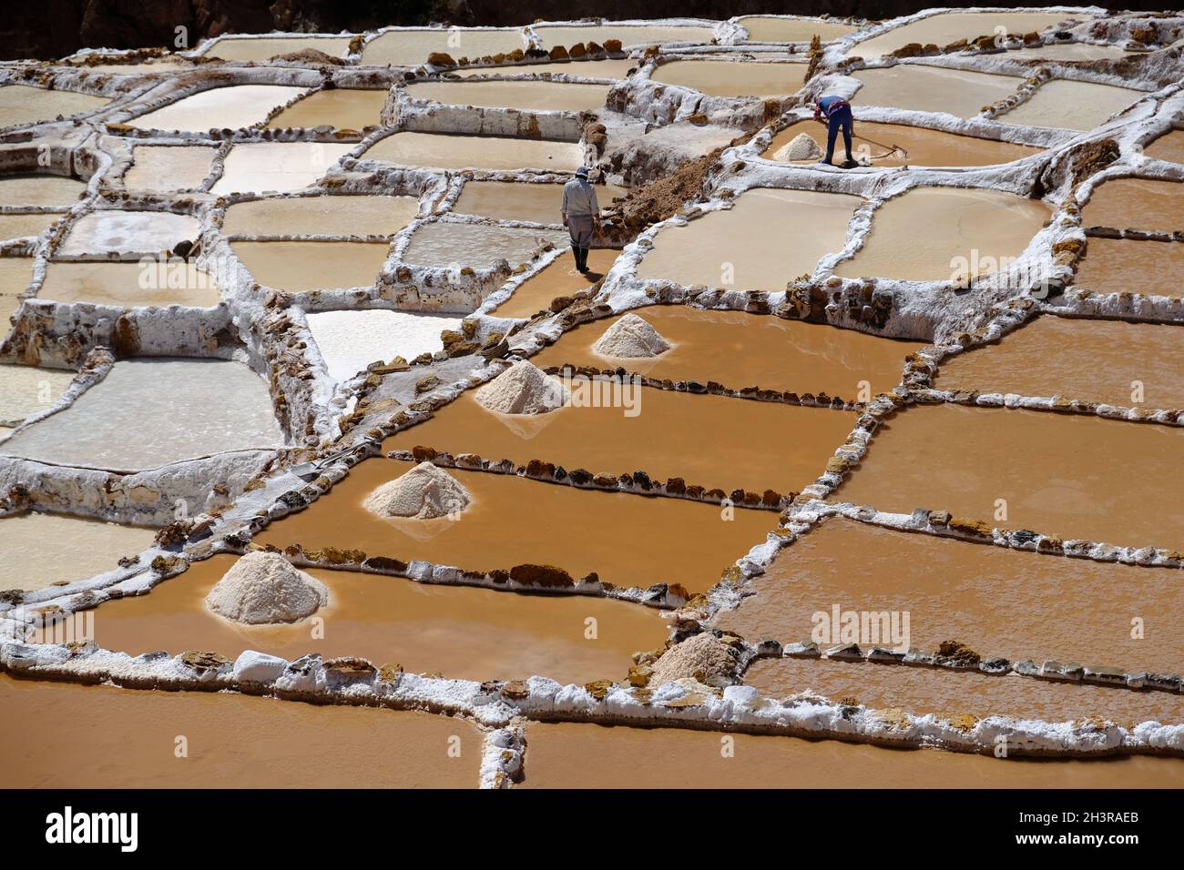 Peru Maras - Maras Salt Mines - Salineras de Maras Stock Photo - Alamy