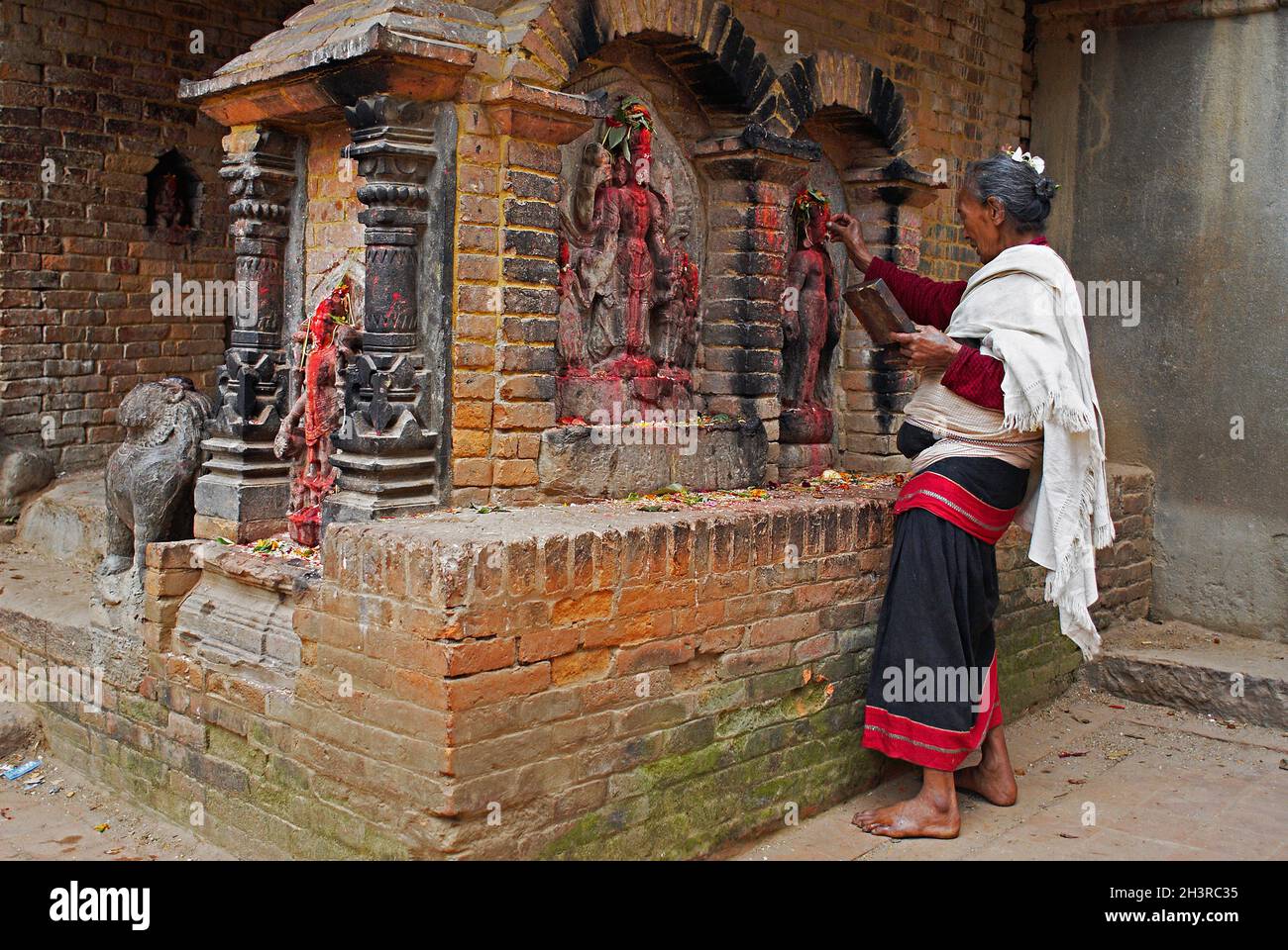 Femme kathmandu hi-res stock photography and images - Alamy
