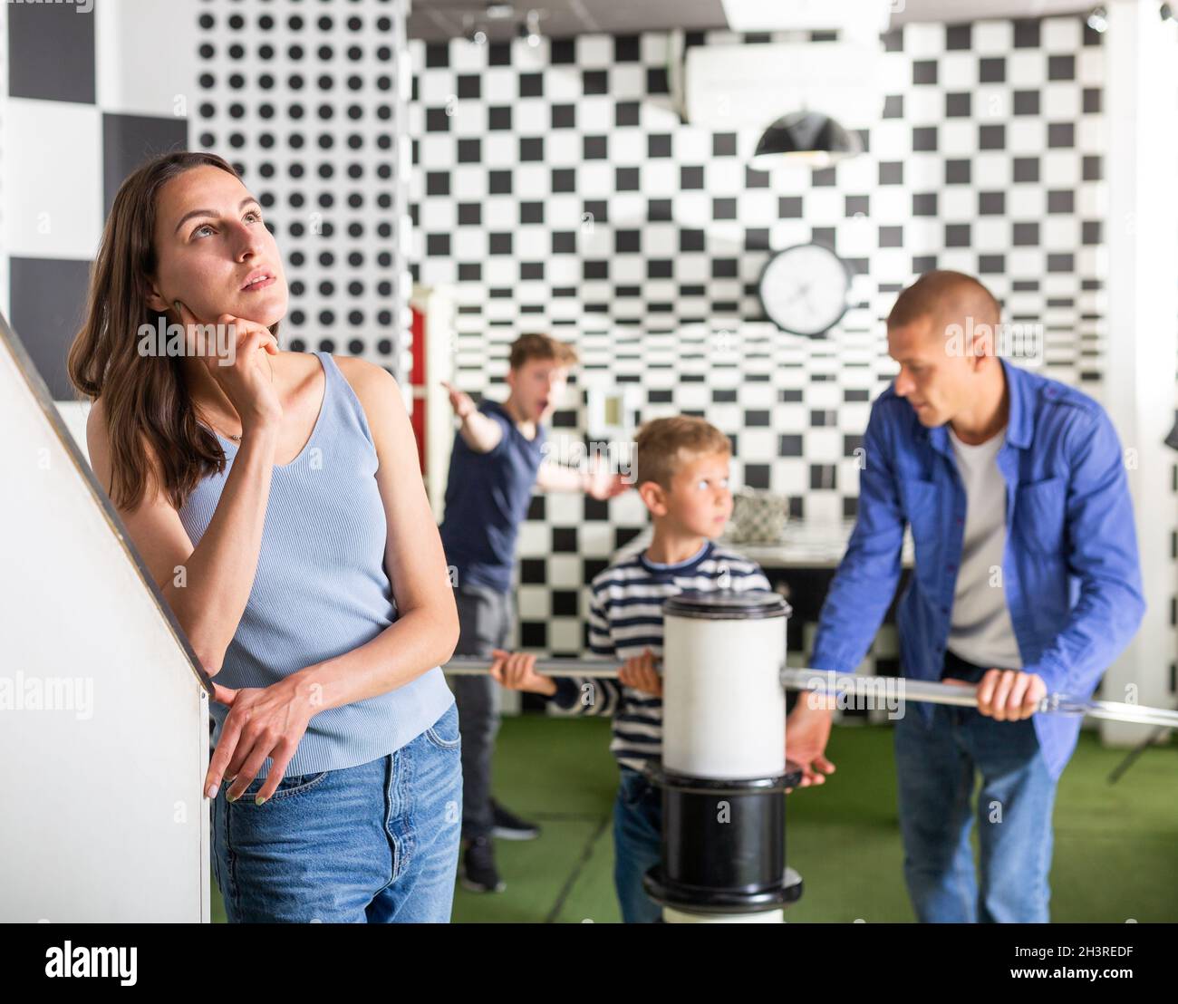 Clue game woman hi-res stock photography and images - Alamy