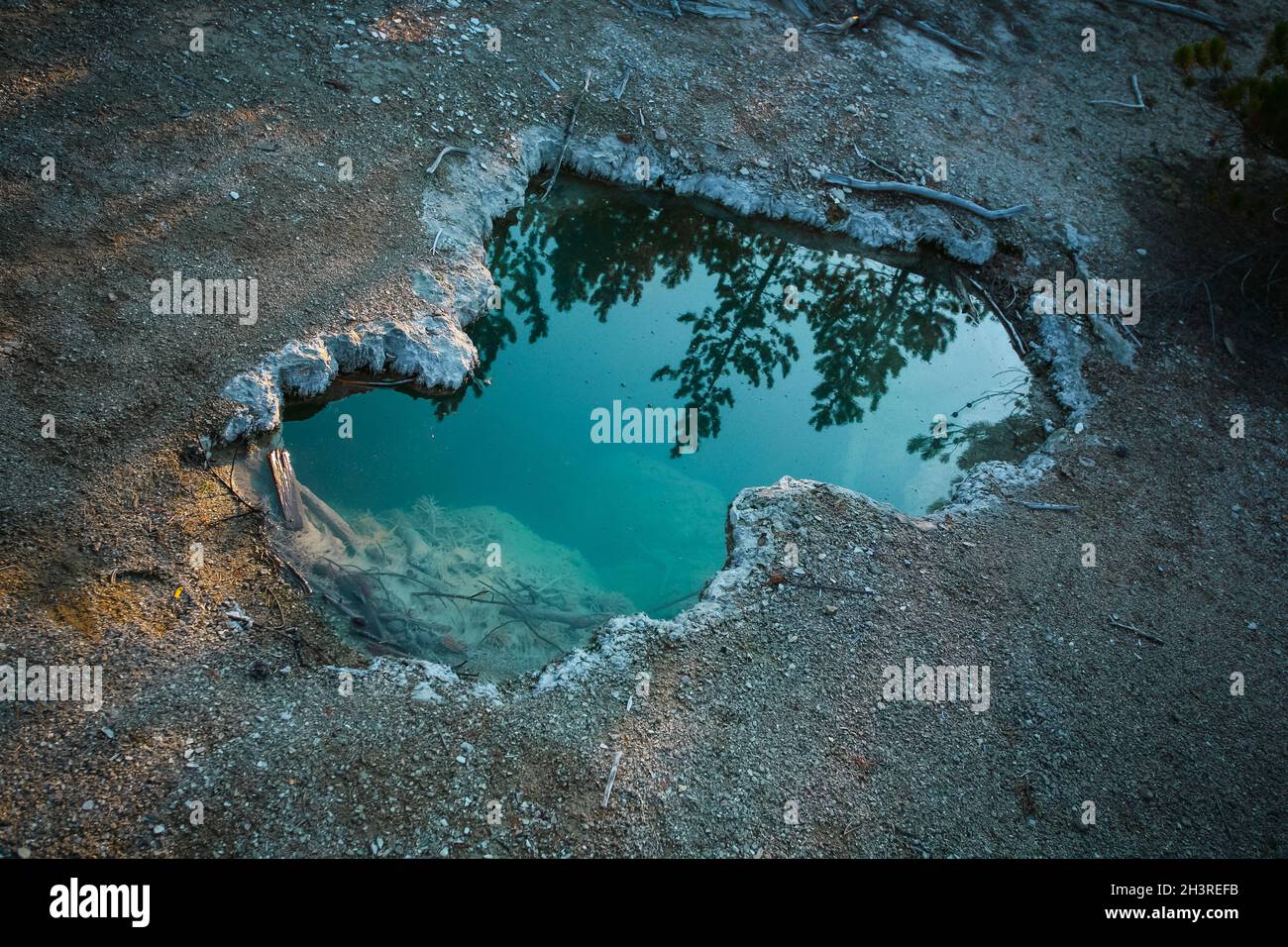 Landscapes of Yellowstone | Yellowstone famous pool with colorful ...
